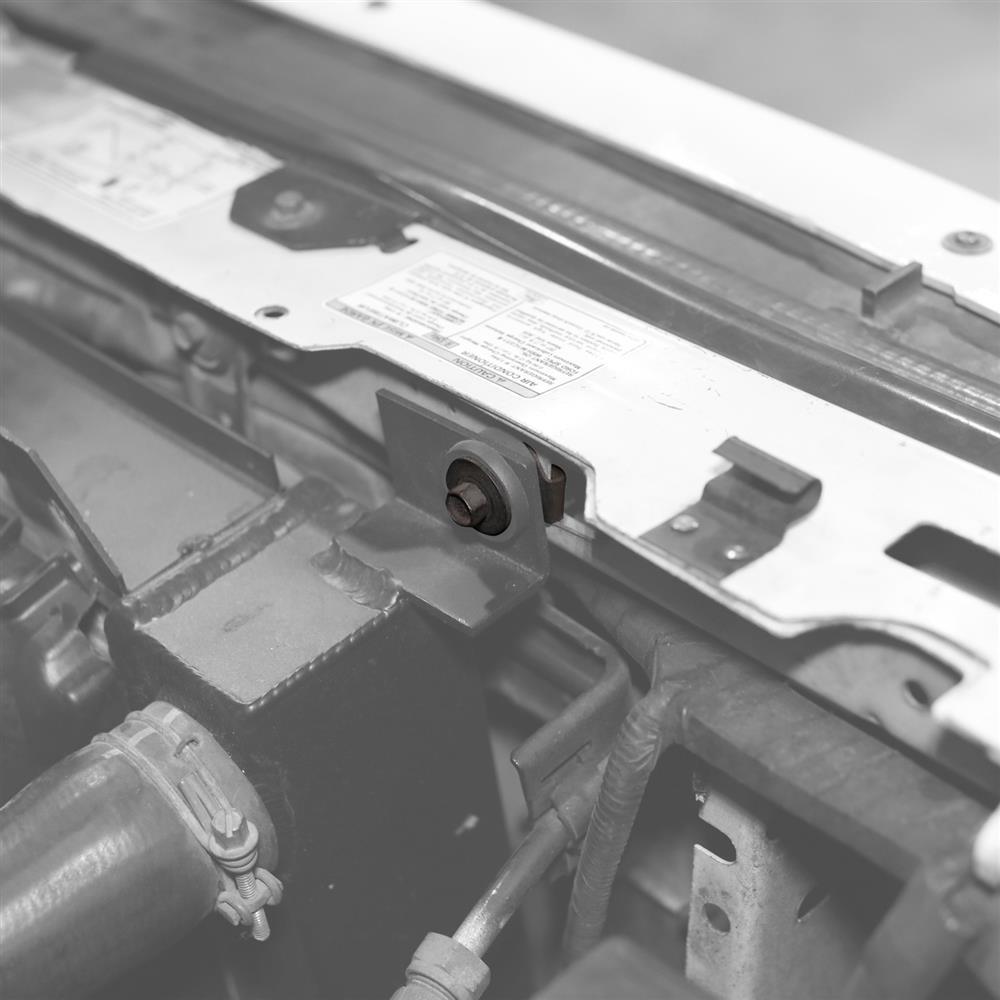Bronco Radiator Hardware (92-96) - LMR.com