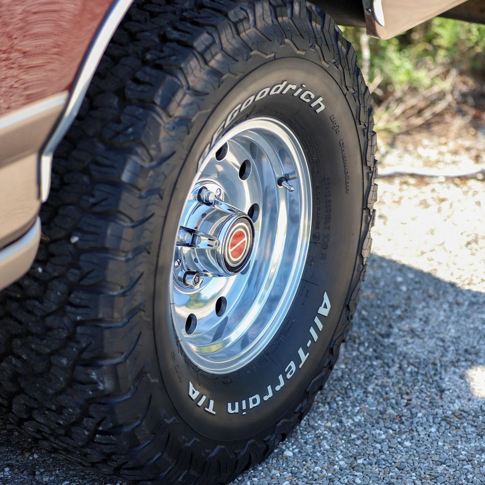 Bronco Plastic Wheel Center Cap Kit - Red (92-96) - LMR