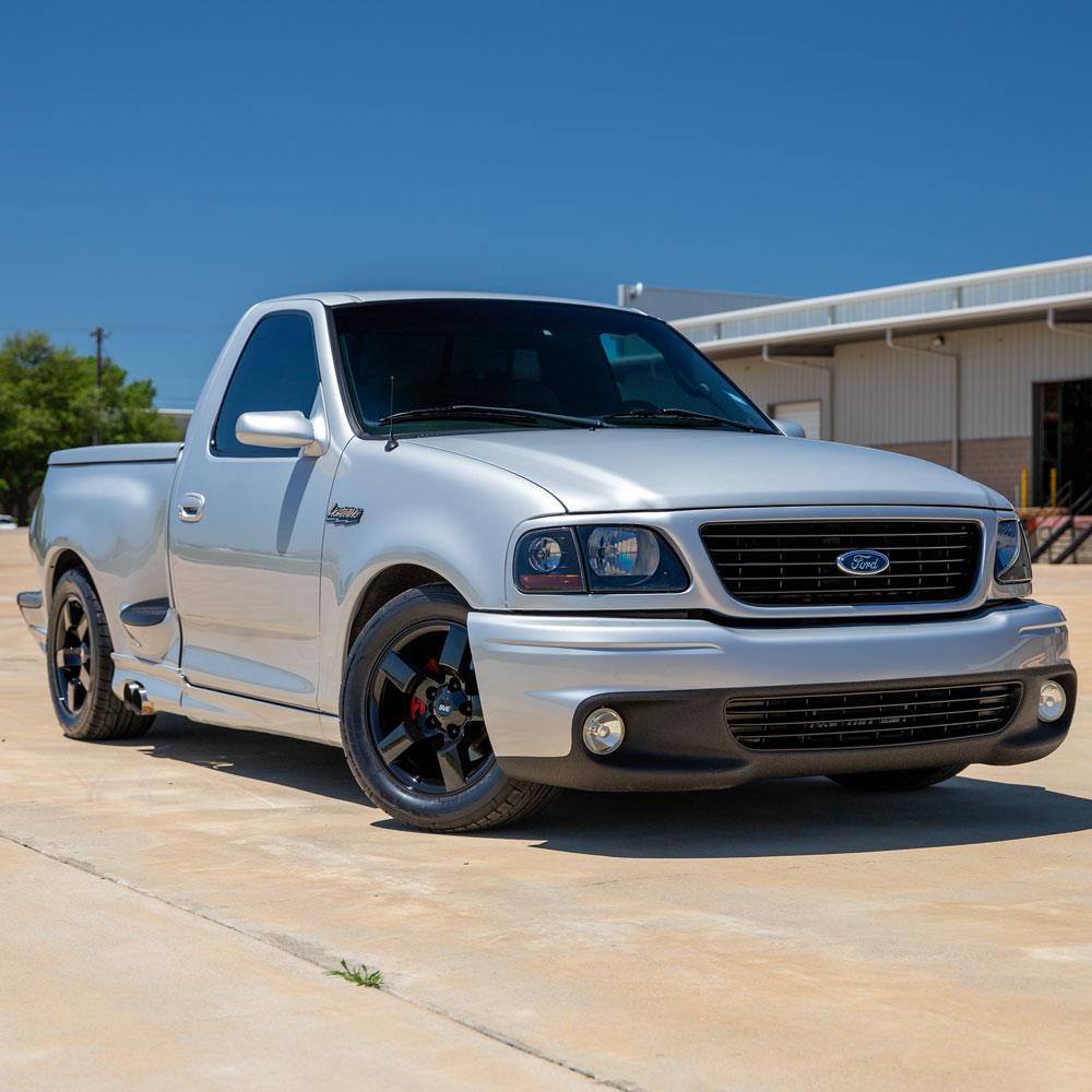 SVT Lightning 01-02 Style Wheel Kit - 18x9.5 - Gloss Black (99-04)