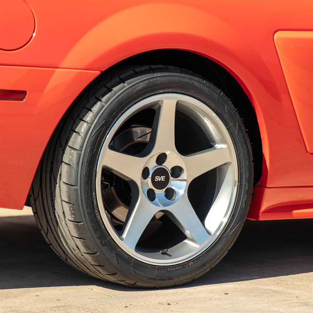SVE Mustang 03 Cobra Wheel & Nitto Tire Kit - 18x9/10 Machined (94-04)
